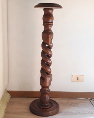 piedistallo in legno