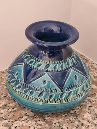 Vasetto blu lavorato a mano