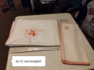 tovaglia ricamata a mano