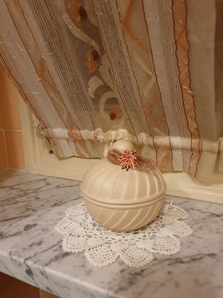 contenitore per borotalco, cipria, ecc. 