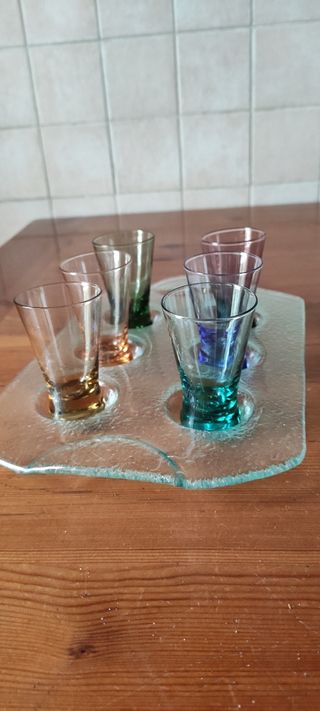 bicchierini da liquore più vassoio 