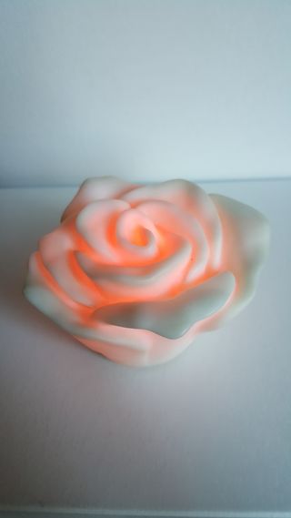 Rosa con luce che alterna 7 colori cm.8.8x4.5