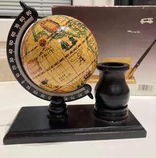 Mappamondo con portapenne in legno