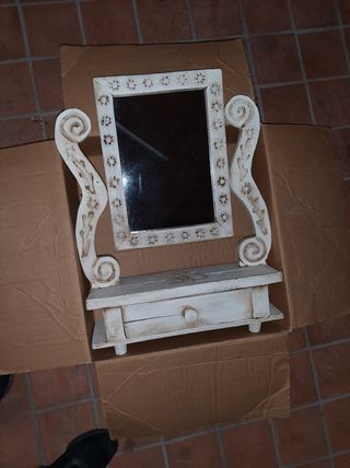 piccola specchiera in legno