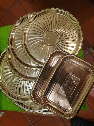 Vassoi in cartone dorato