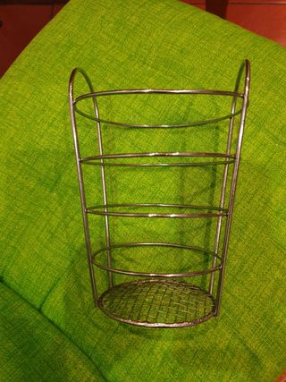 Porta bottiglia in acciaio semplice e funzionale 