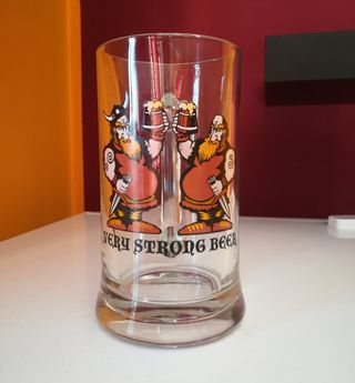 Boccale da birra in vetro. Nuovo