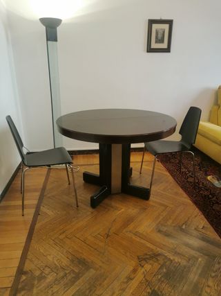 Tavolo rotondo di legno