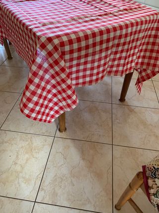 Bellissima tovaglia con 12 tovaglioli