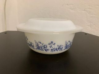 Contenitore in vetro con coperchio