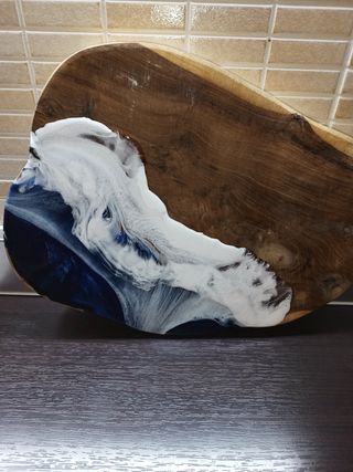 Tagliere in resina epossidica e legno pregiato