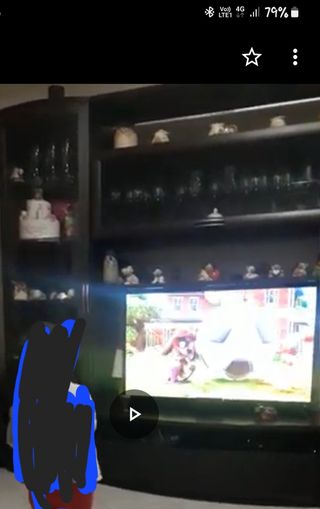 Parete attrezzata, tavolo con 4 sedie