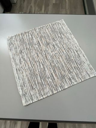 Federa cuscino 50x50 cm in tessuto di qualità.