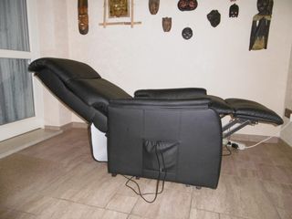 Coppia poltrone ecopelle nere massaggianti, reclin