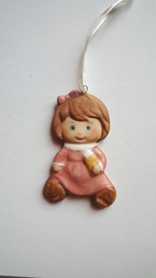 Bambolina in ceramica cm.7 da appendere