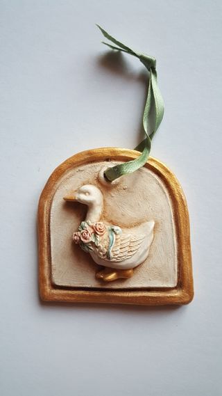  quadretto in ceramica con papera a rilievo cm.7x7