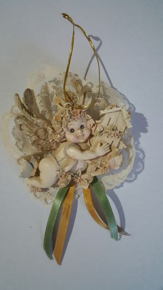 Angioletto in resina con merletto cm.9