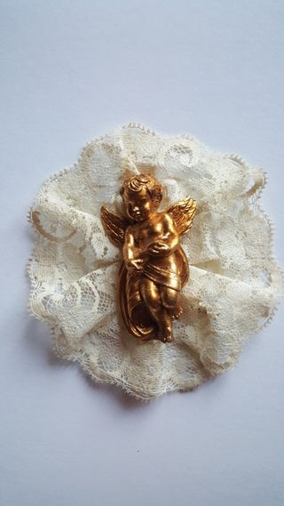 Angioletto in gesso decorato con foglia oro cm .7