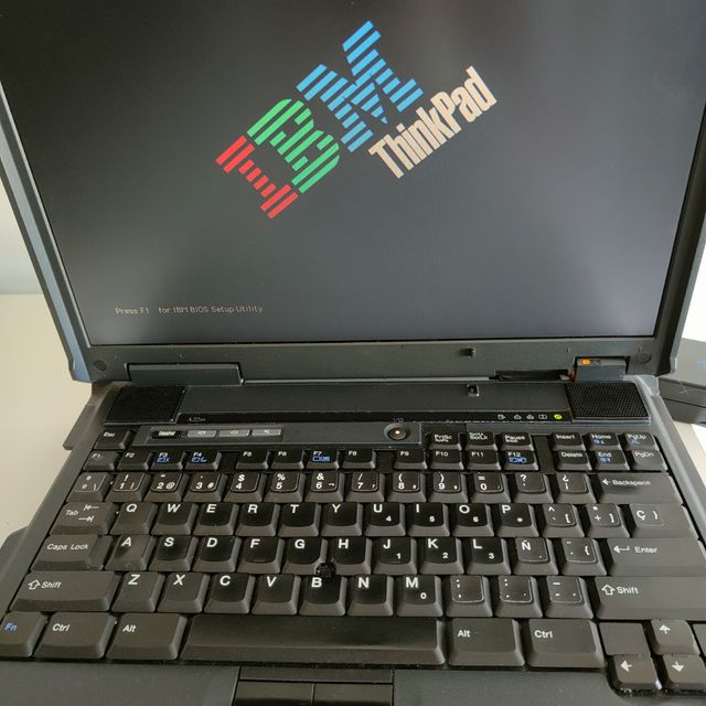 Ordenador portátil IBM Thinkpad A22M de segunda mano por 60 EUR en ...