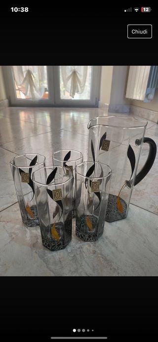 brocca e bicchieri