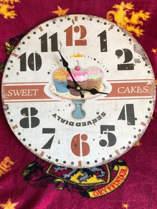 Orologio da parete in legno