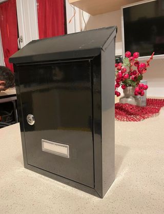 Cassetta della posta nera lucida