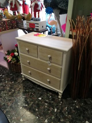 Comò in legno con 4 cassetti