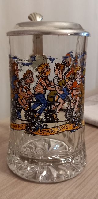 caraffa boccale birra vetro con coperchio e disegn