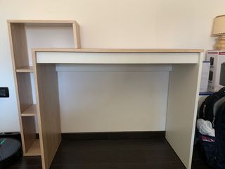 Scrivania con annessa libreria 