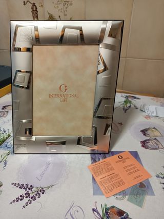 International gift cornice