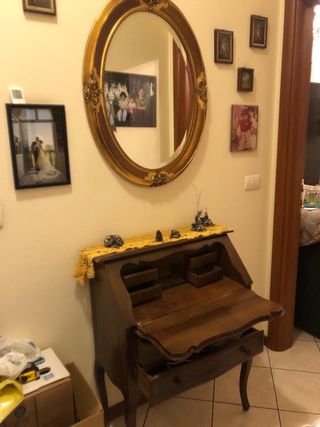 Mobiletto provenzale con specchio ovale