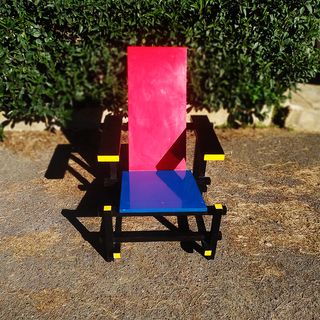 Sedia Red and Blue design Gerrit Thomas Rietveld