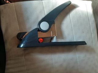 pinzzatrice industriale con Scatolina di punti 