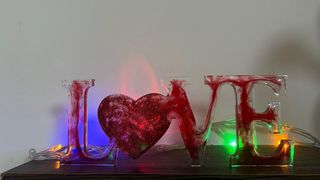 Scritta Love in resina 