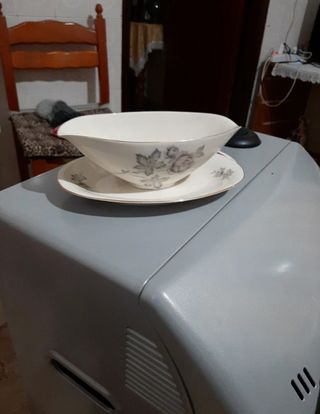 Salsiera vintage in porcellana 