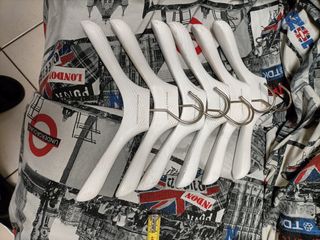 Stampelle in legno di Brunello Cucinelli 