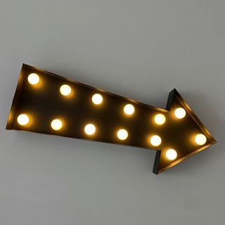 Lampada a forma di freccia