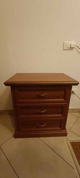 Comodino di legno