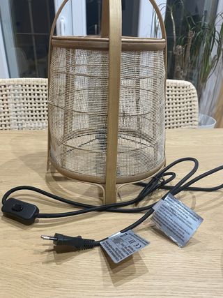 Lampada in canapa nuova.