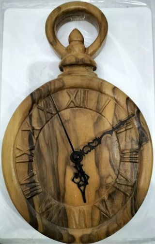 Orologio In Legno Scolpito A Mano.
Scultura realiz
