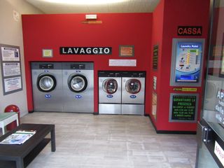 LAVANDERIA SELF-SERVICE COMPLETA