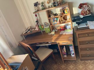 Vendo scrivania con ripiano per computer