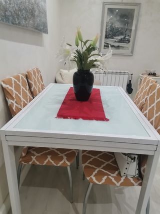 divano relax e tavolo allungabile 