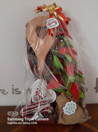 cucchiaio in legno e strofinaccio