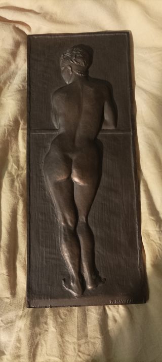 bassorilievo in bronzo nudo di donna