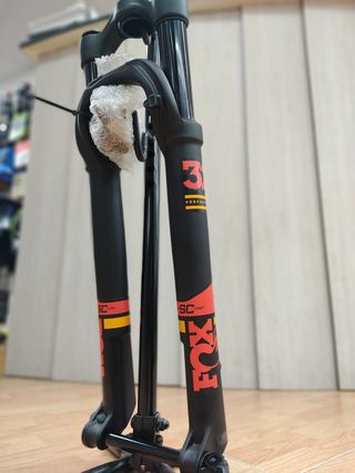 HORQUILLA FOX PERFORMANCE 32 FLOAT STEP CAST 29 de segunda mano por 699 EUR en Úbeda en WALLAPOP