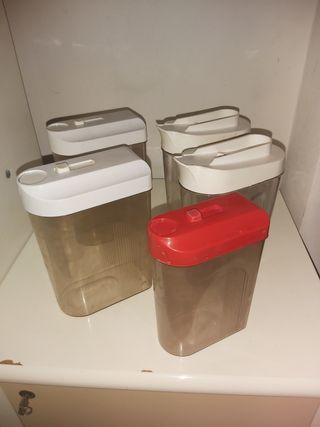 5 contenitori in plastica 