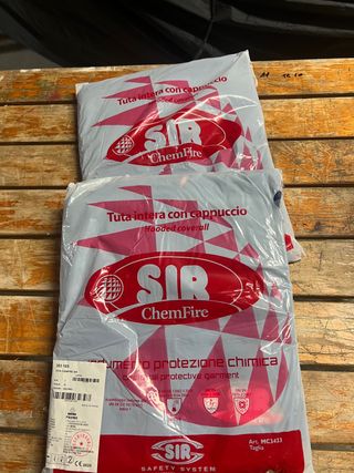 Tuta monouso 6 pezzi come in foto