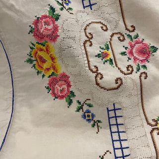 Tovaglia ricamata a mano 