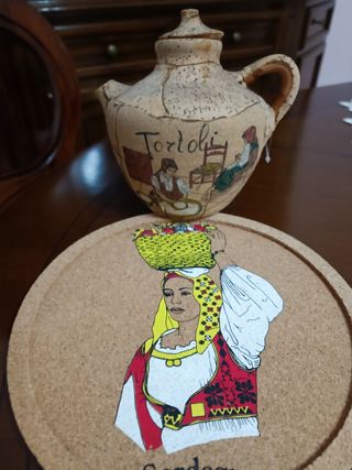 caraffa e piatto in sughero 